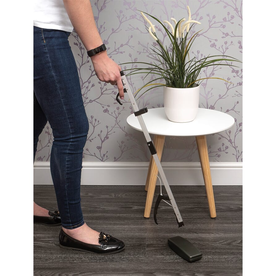 Folding Reacher from Essential Aids